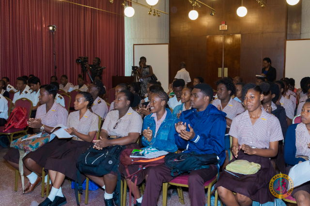 Central Bank Hosts Leadership Seminar for Students